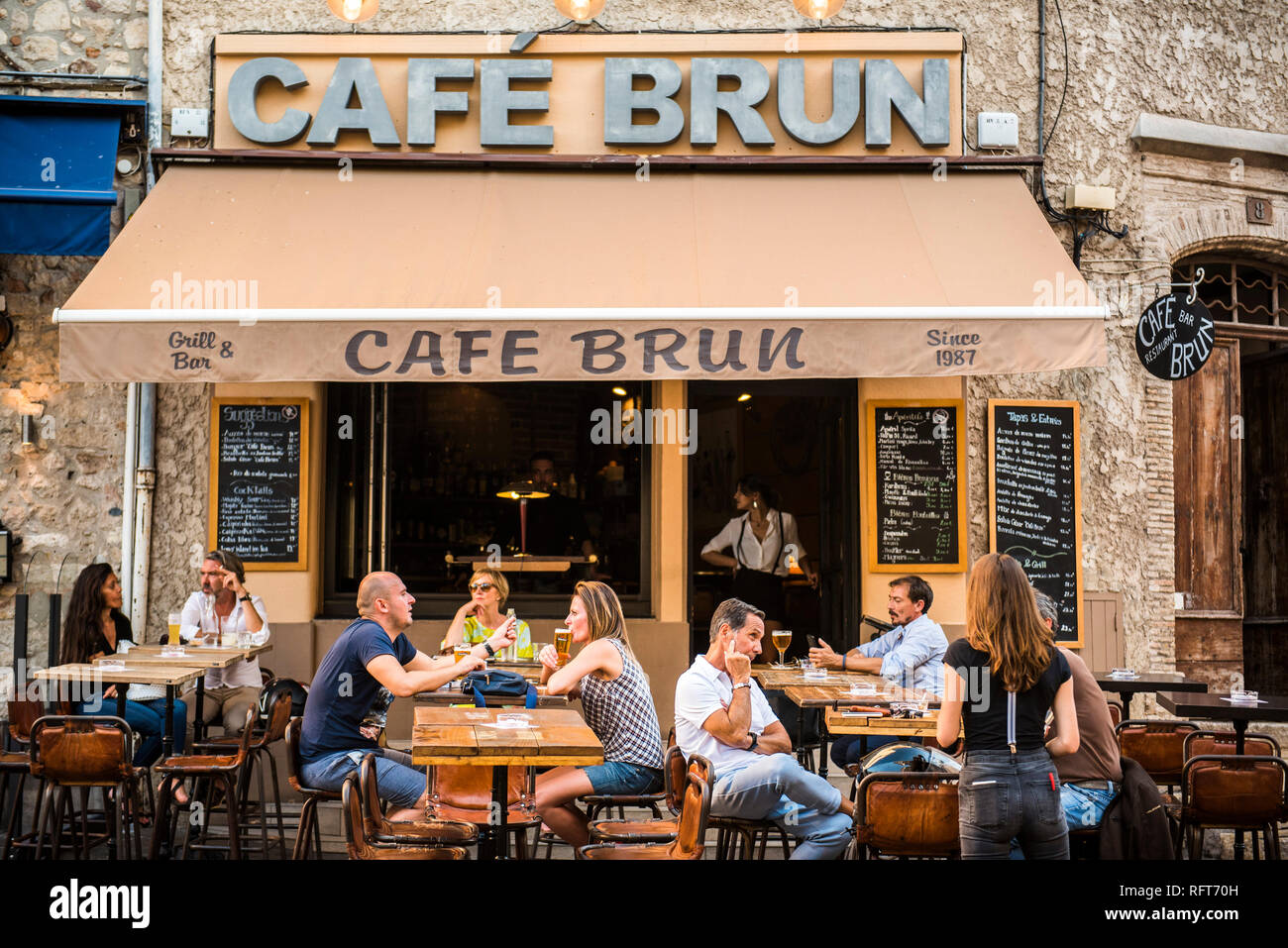 Antibes alte stadt stadt frankreich cafe -Fotos und -Bildmaterial in ...