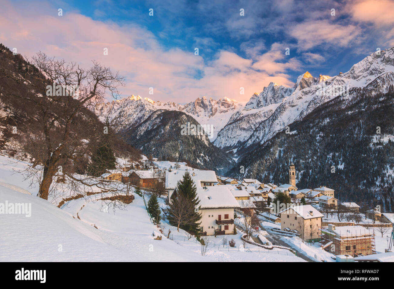 Soglio Switzerland Alpine Village Stockfotos und -bilder Kaufen - Alamy