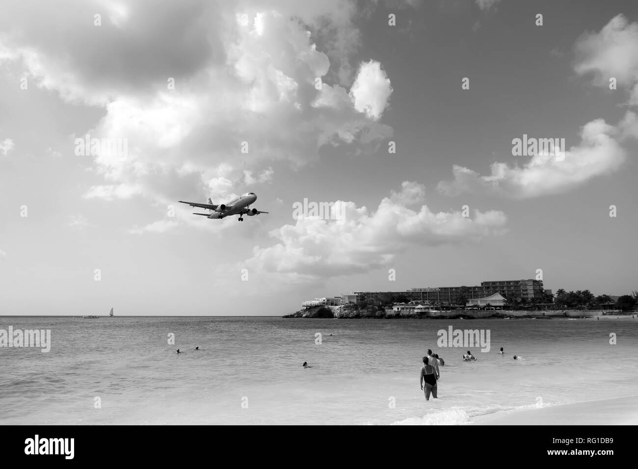 Flugzeuge über strand Schwarzweiß-Stockfotos und -bilder - Alamy