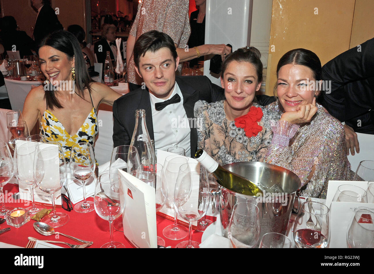 26. Januar 2019, Bayern, München: Viktoria Lauterbach (L-R), Sam Riley ...