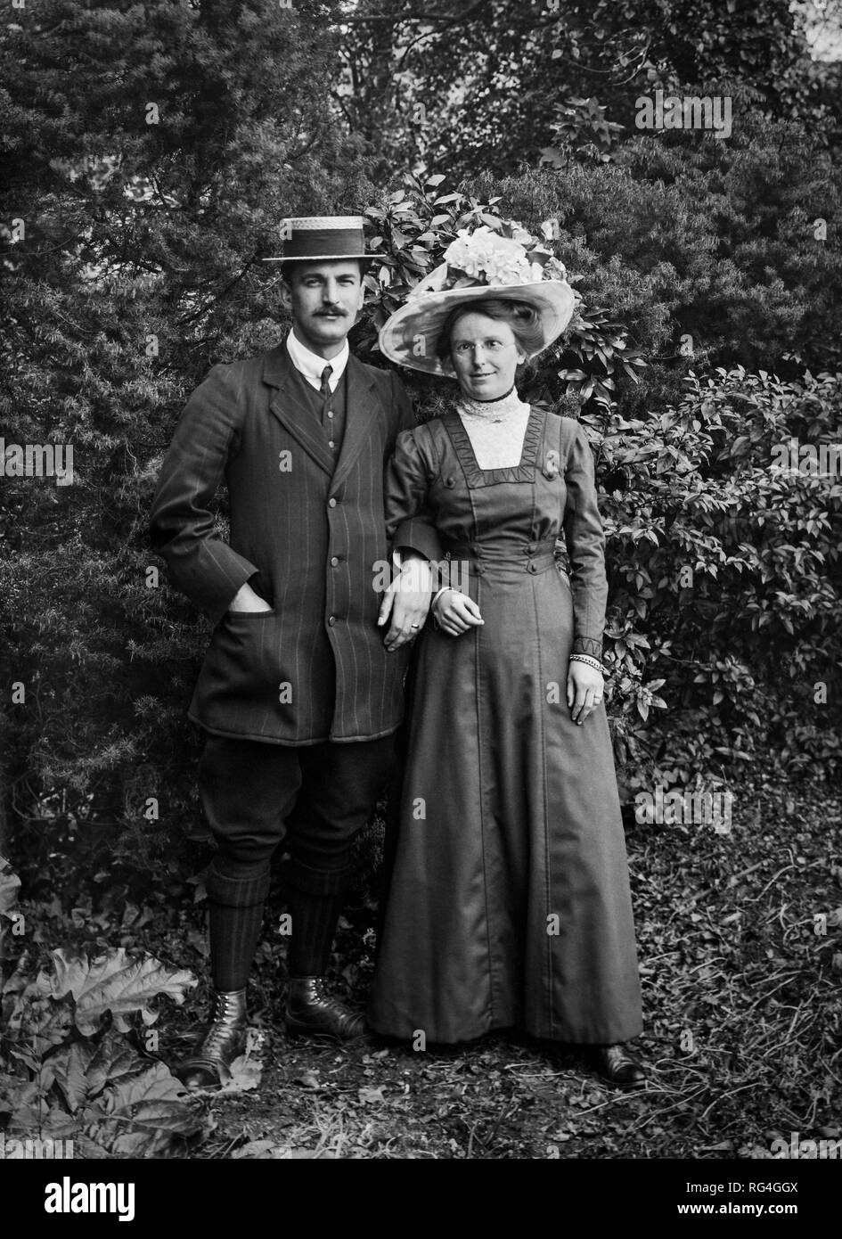 People couple couple circa 1900 -Fotos und -Bildmaterial in hoher ...