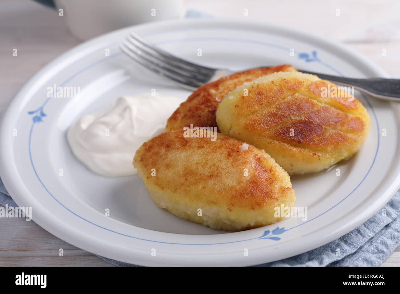 Fleisch und kartoffelkuchen -Fotos und -Bildmaterial in hoher Auflösung ...