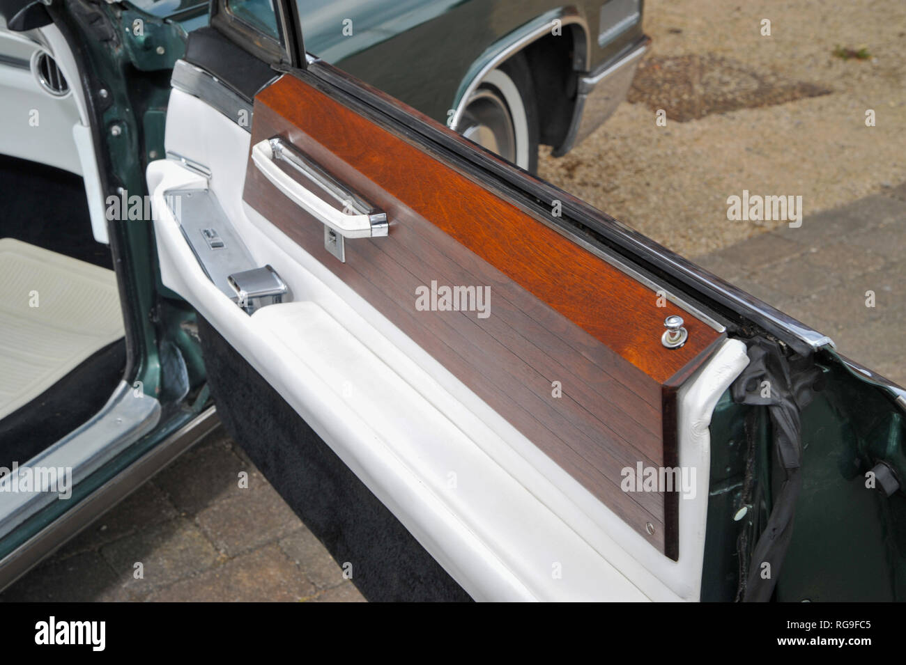 Vintage open top cadillac -Fotos und -Bildmaterial in hoher Auflösung ...