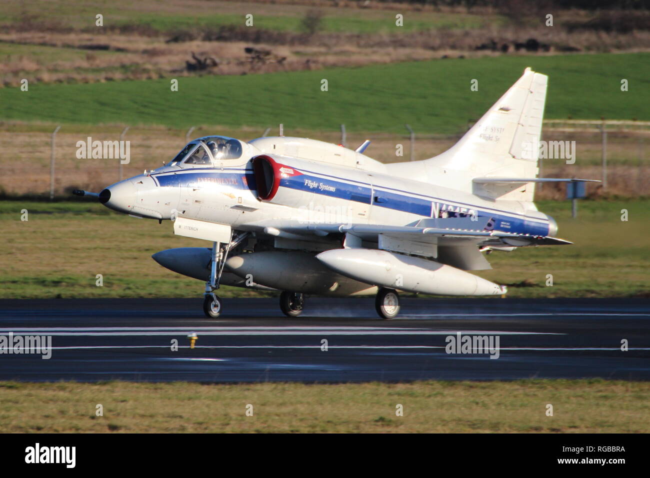 Mcdonnell douglas a 4n skyhawk -Fotos und -Bildmaterial in hoher ...