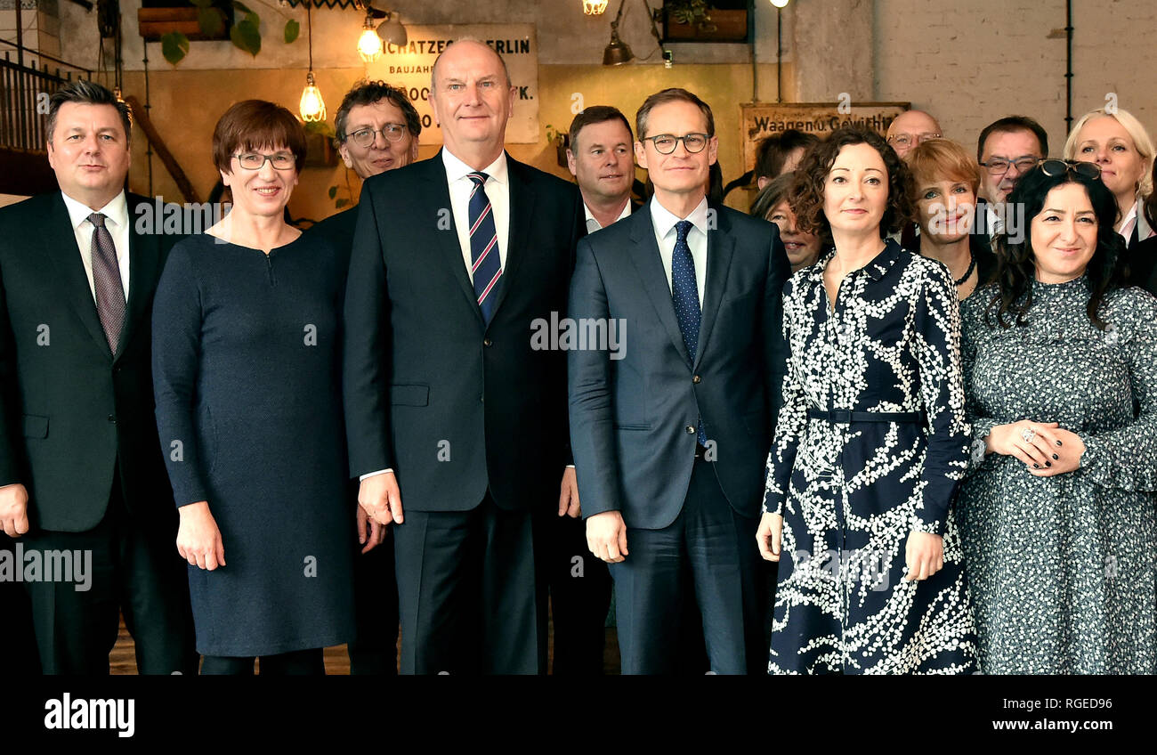 Dilek kolat -Fotos und -Bildmaterial in hoher Auflösung – Alamy