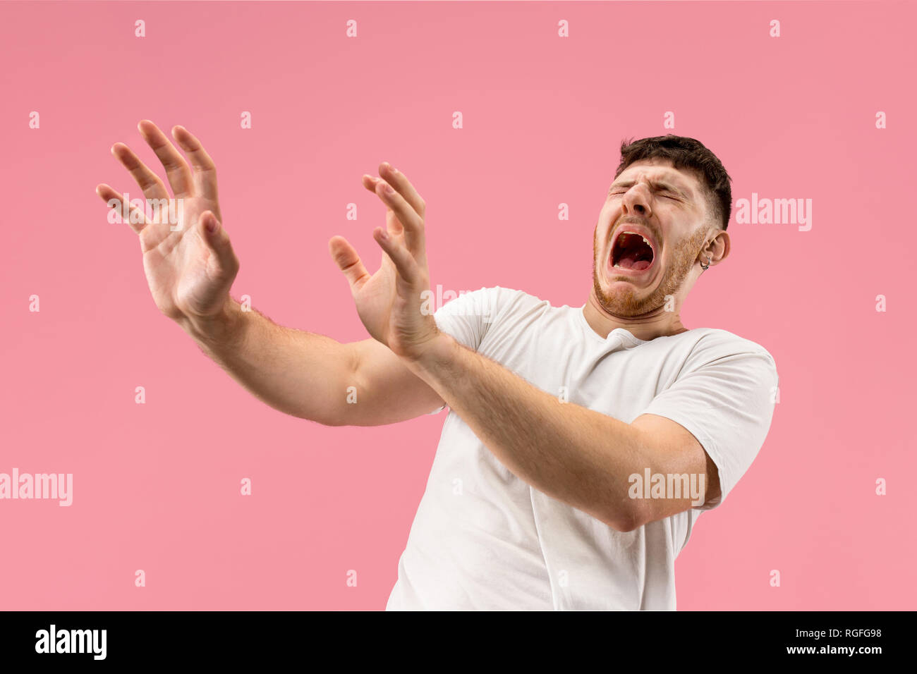Ich habe Angst. Schreck. Porträt der Mann erschrocken. Business Mann ... Ich habe Angst. Schreck. Porträt der Mann erschrocken. Business Mann ...