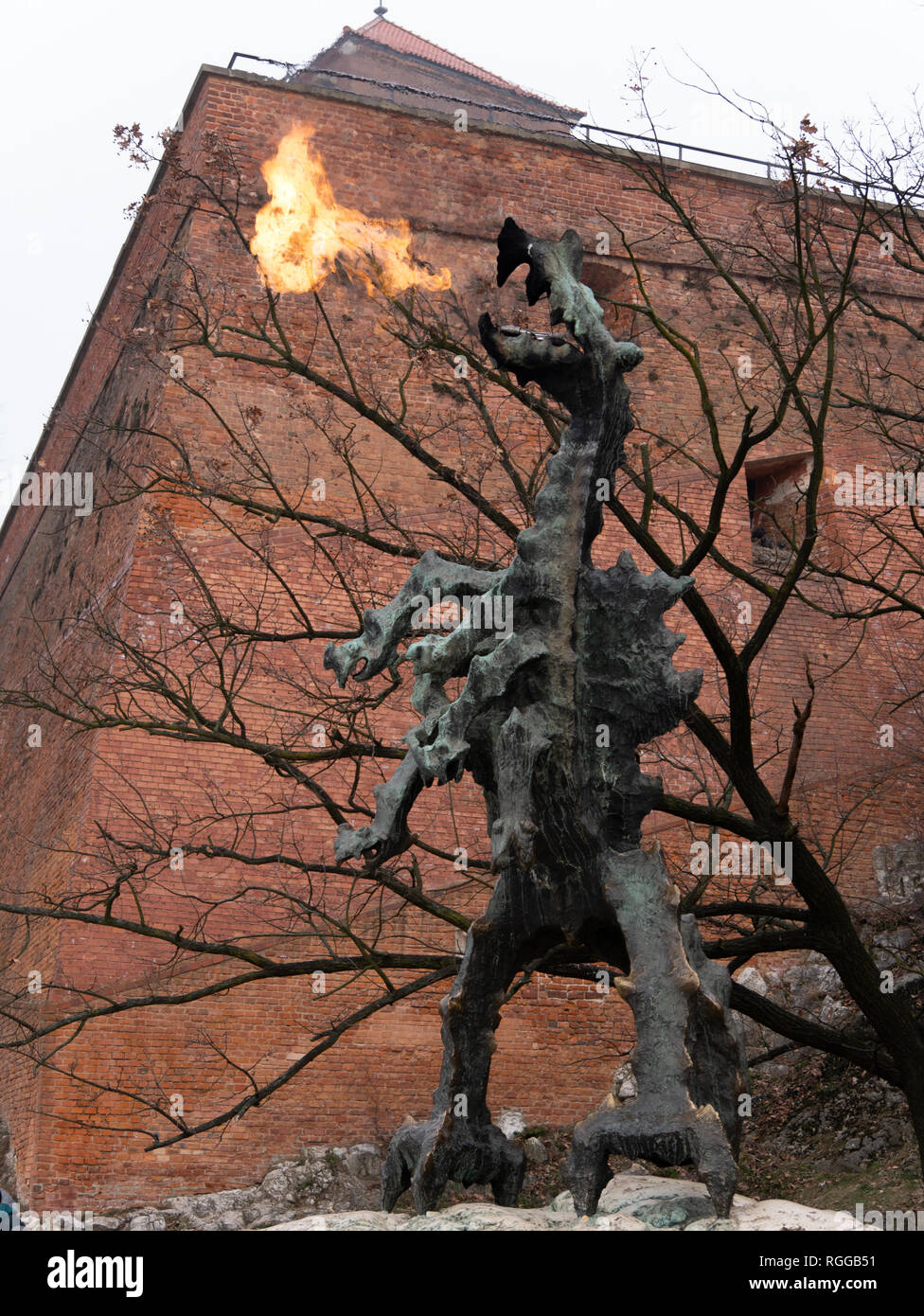 Wawel dragon smok wawelski sculpture -Fotos und -Bildmaterial in hoher ...