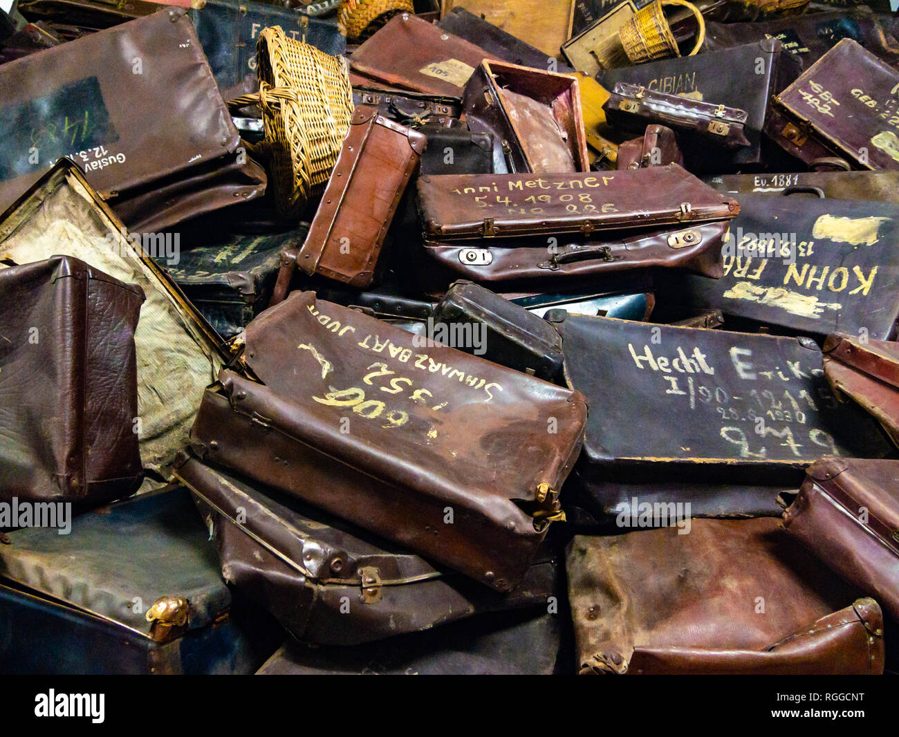 Suitcases auschwitz victims -Fotos und -Bildmaterial in hoher Auflösung ...