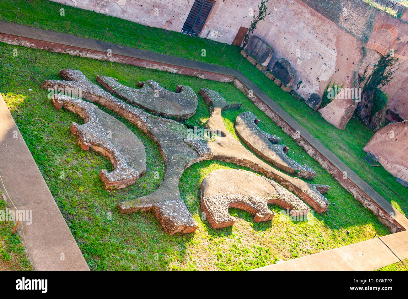 Rom, Italien, 17. November 2018: Antike Überreste, Fragmente der Garten ...