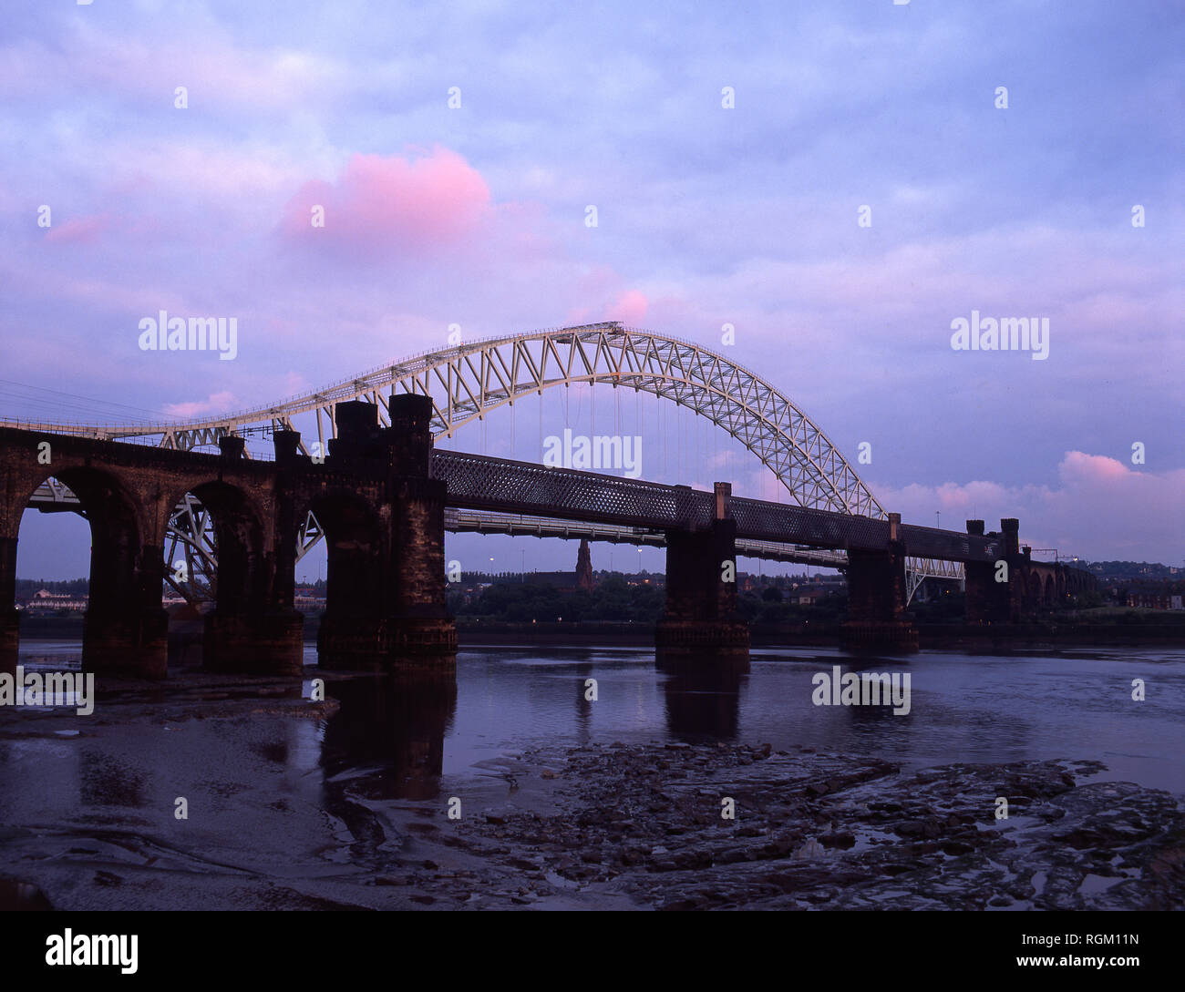Runcorn bridge -Fotos und -Bildmaterial in hoher Auflösung – Alamy