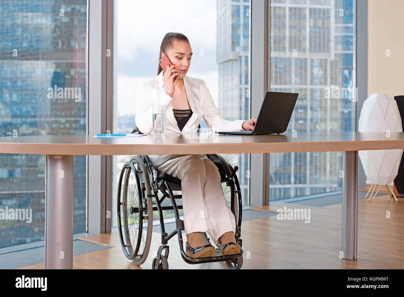 Beschäftigung für behinderte menschen -Fotos und -Bildmaterial in hoher ...