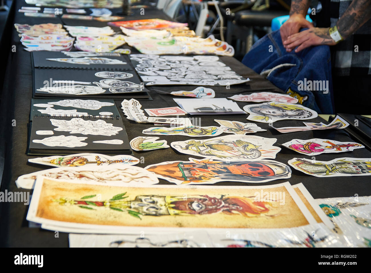 Tattoo und body piercing expo -Fotos und -Bildmaterial in hoher ...
