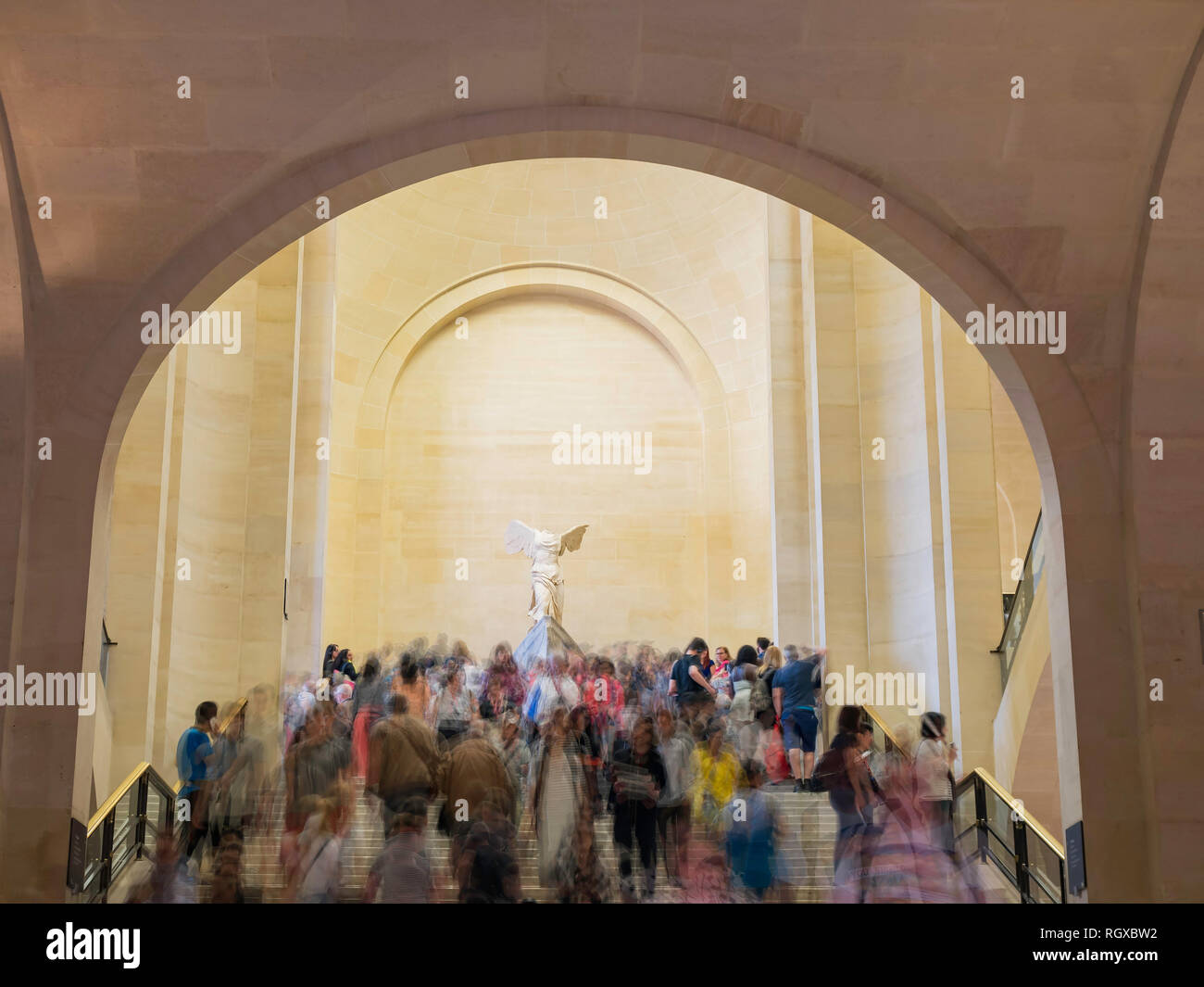 Nike samothrace louvre museum paris -Fotos und -Bildmaterial in hoher ...