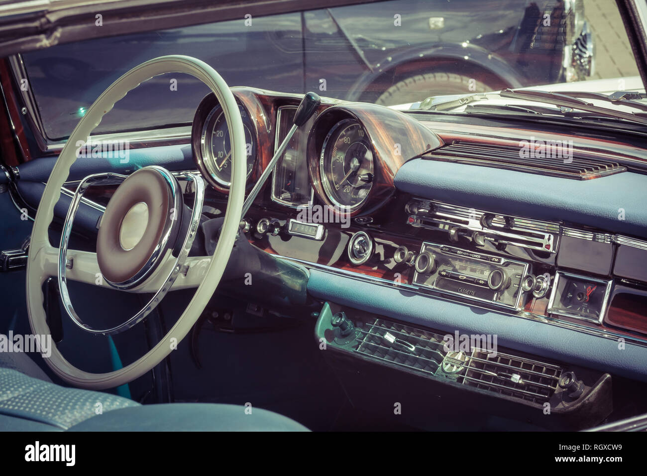 Cockpit design -Fotos und -Bildmaterial in hoher Auflösung – Alamy