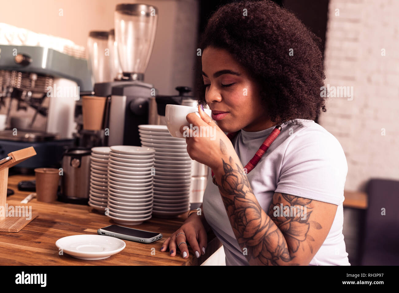 Smelling bakery -Fotos und -Bildmaterial in hoher Auflösung – Alamy
