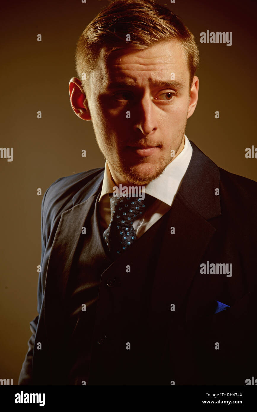 Haarschnitt Konzept. Mann mit perfekten Haarschnitt. Unternehmer gut ...