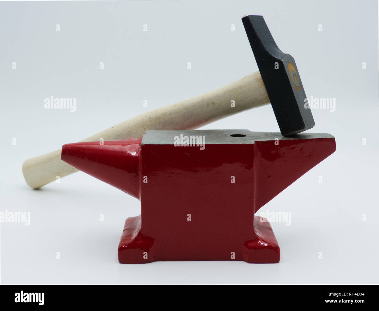 Roter amboss -Fotos und -Bildmaterial in hoher Auflösung – Alamy