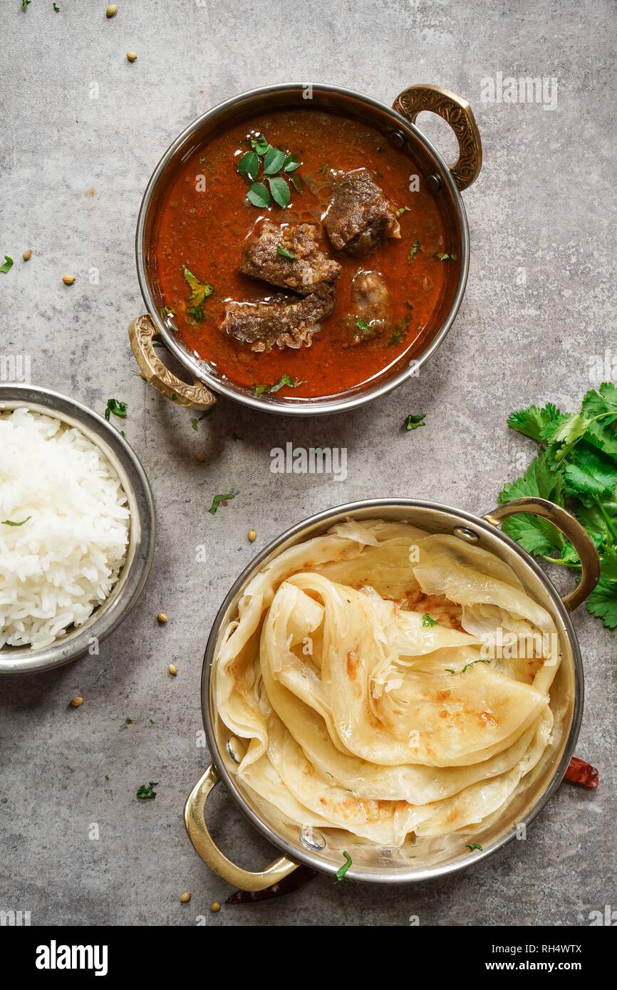 Ziege oder Schaf Mutton Curry mit Reis nd Roti/Indisches essen Konzept ...
