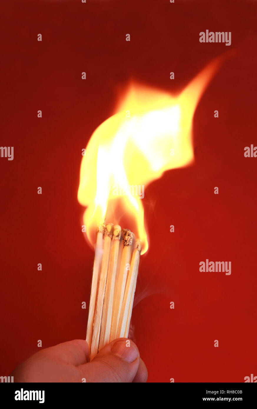 Hohe flamme -Fotos und -Bildmaterial in hoher Auflösung – Alamy