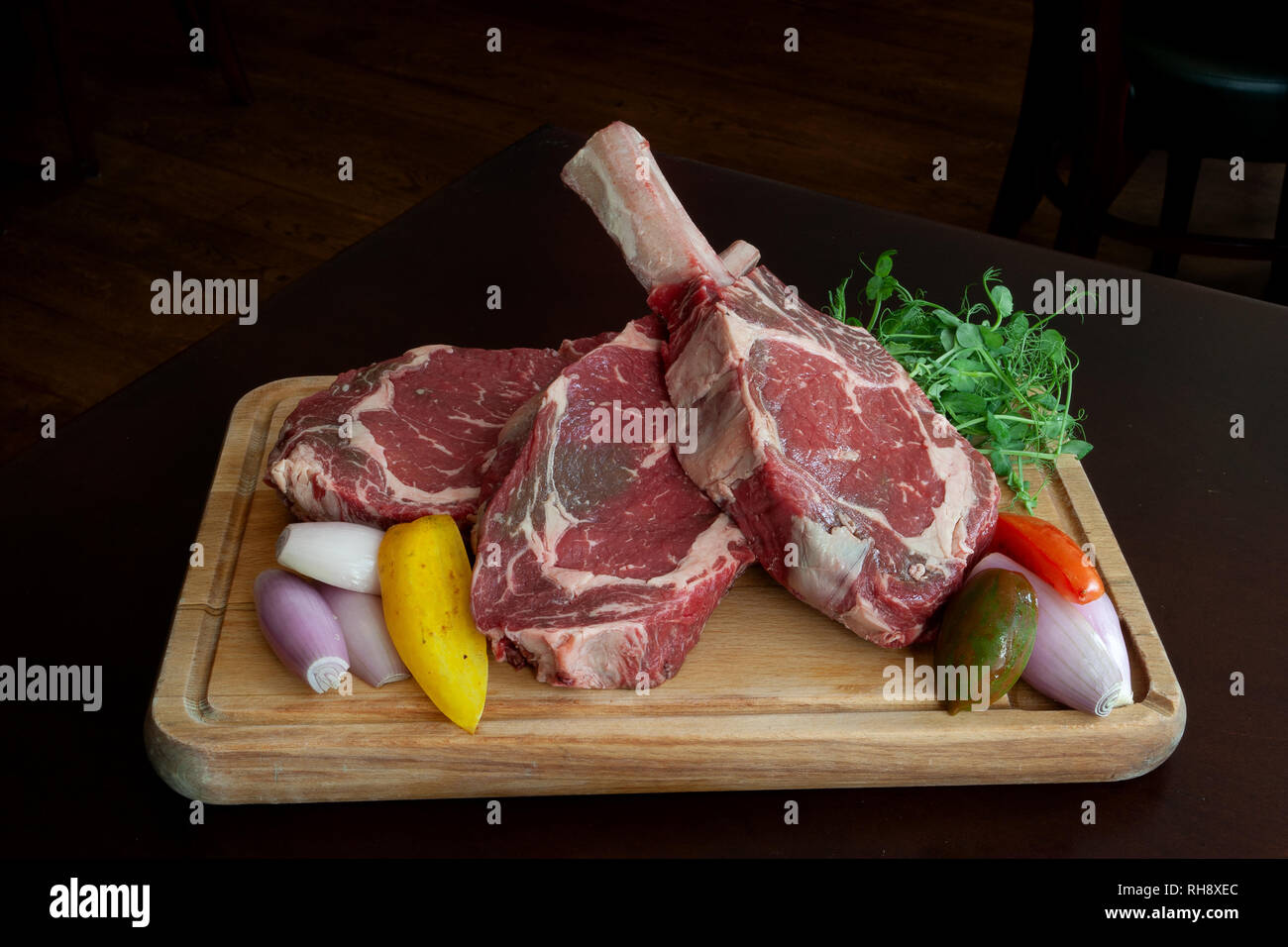 Tomahawk fleisch -Fotos und -Bildmaterial in hoher Auflösung – Alamy