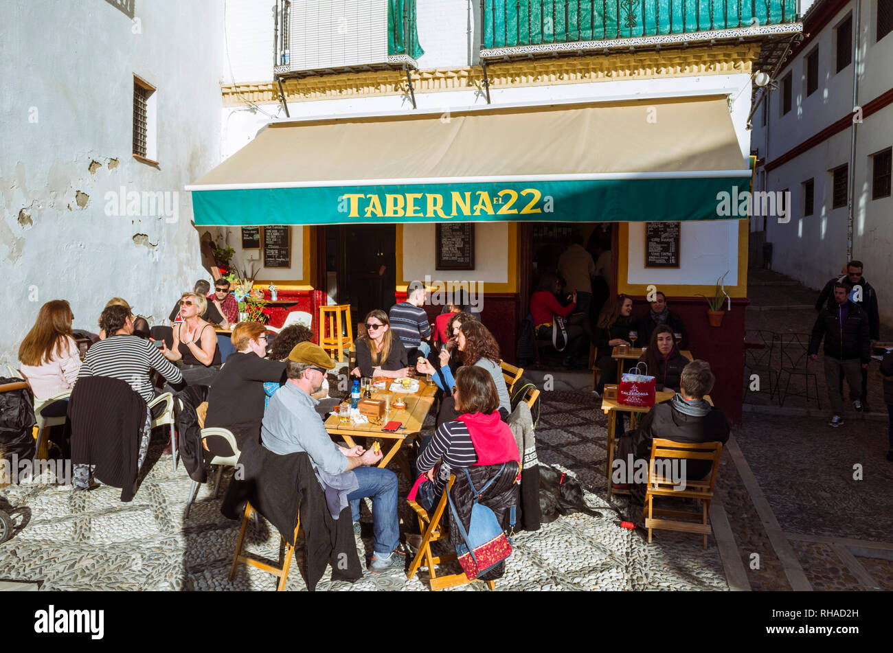 Tapas spain bar granada -Fotos und -Bildmaterial in hoher Auflösung – Alamy