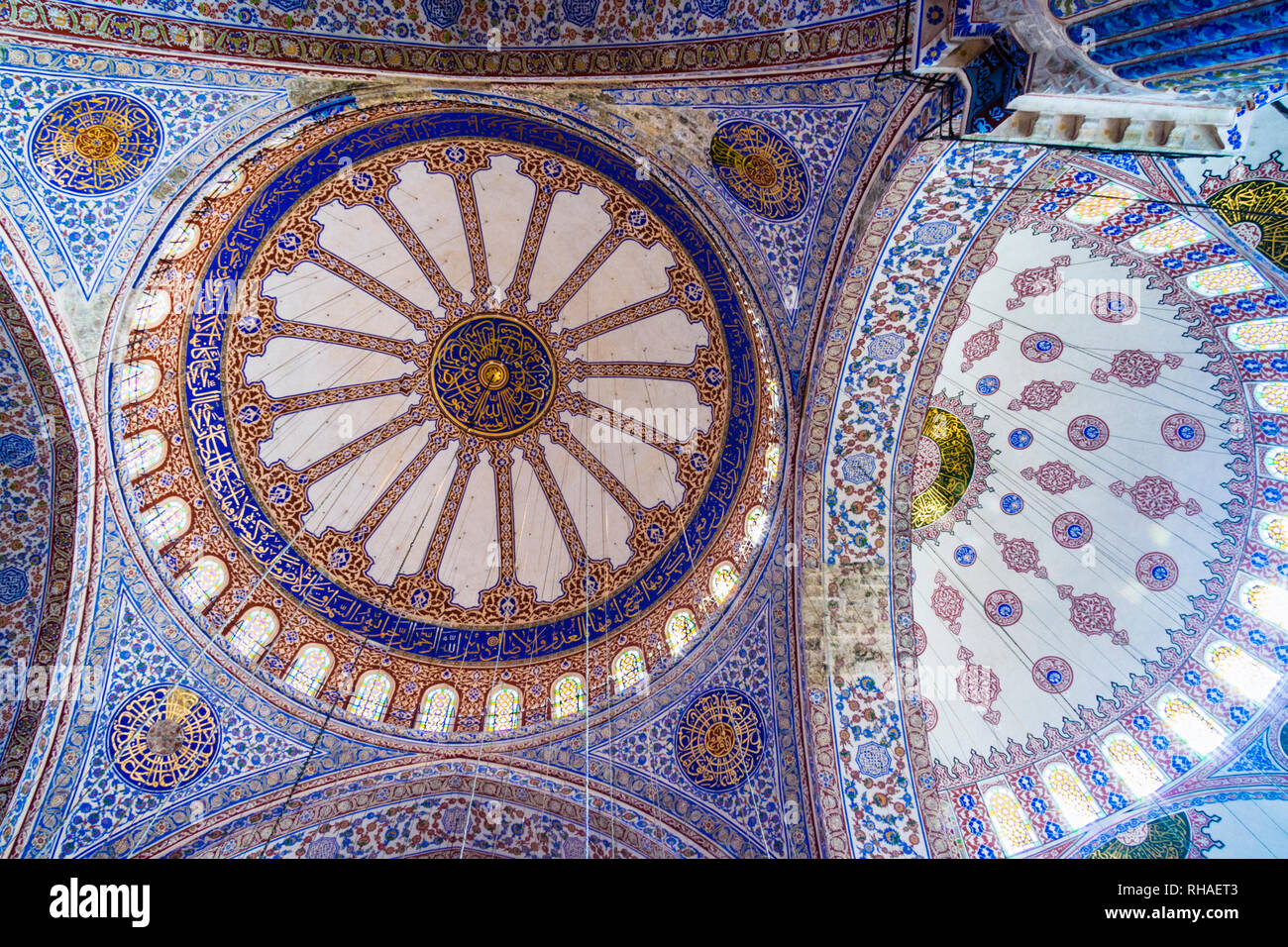 Inside the sultan ahmed mosque -Fotos und -Bildmaterial in hoher ...