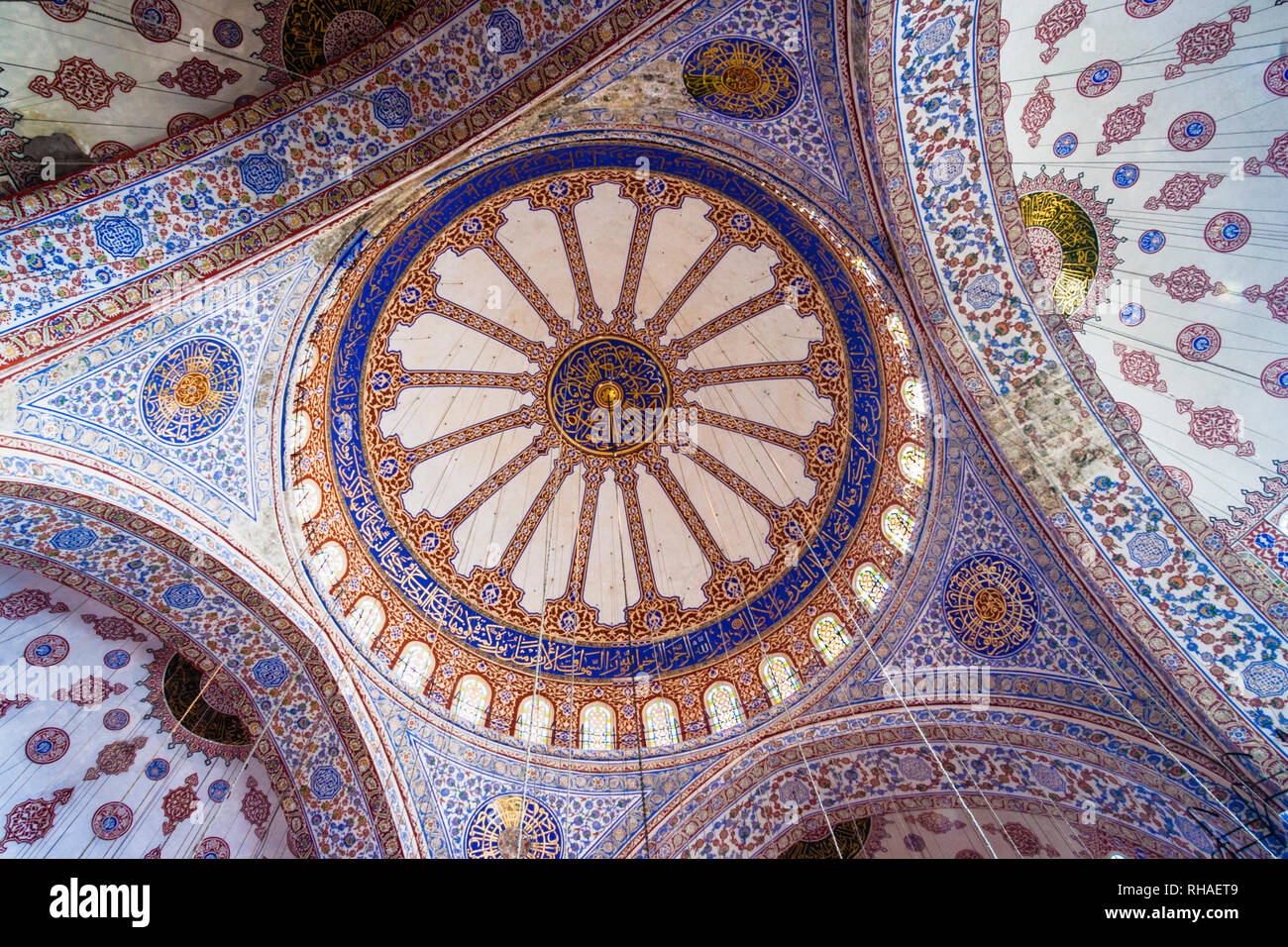 Inside the sultan ahmed mosque -Fotos und -Bildmaterial in hoher ...