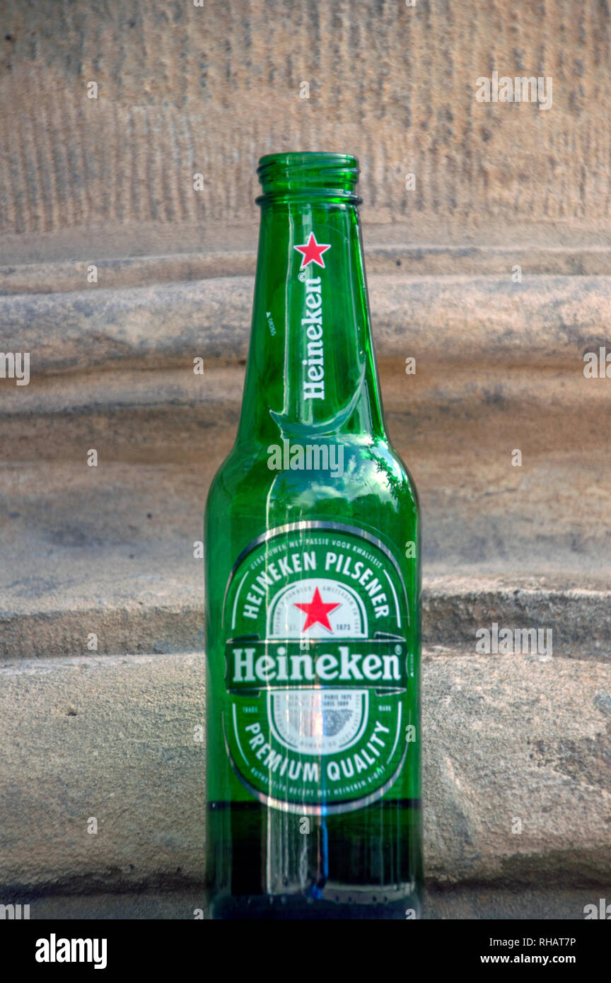 Heineken bottle -Fotos und -Bildmaterial in hoher Auflösung - Seite 2 - Alamy