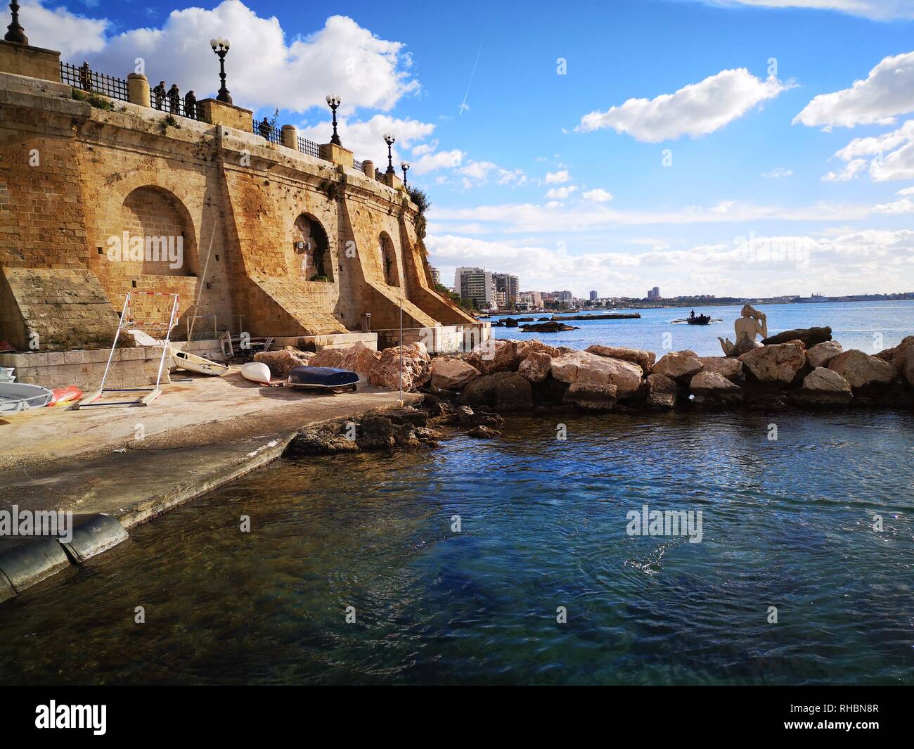 Tarent schloss -Fotos und -Bildmaterial in hoher Auflösung – Alamy