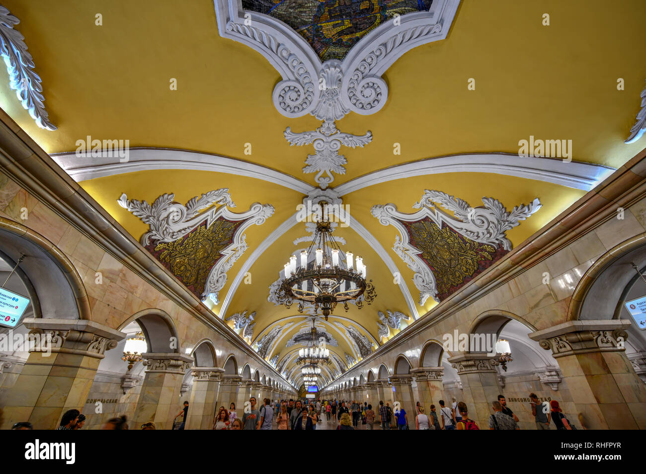 Komsomolskaya metro station moscow -Fotos und -Bildmaterial in hoher ...