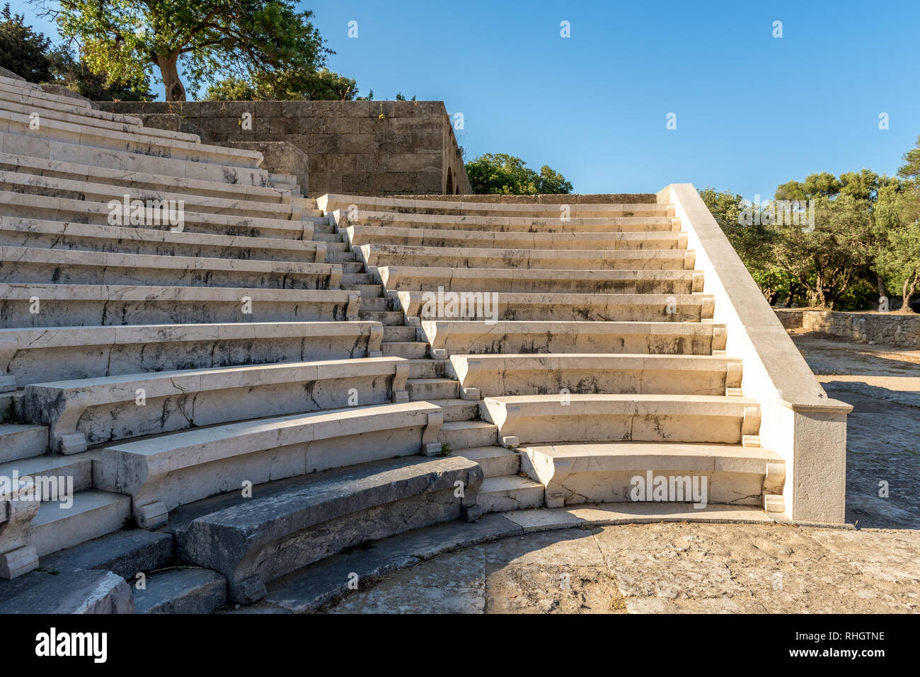 Odeon theater mit marmorsitzen und treppen -Fotos und -Bildmaterial in ...