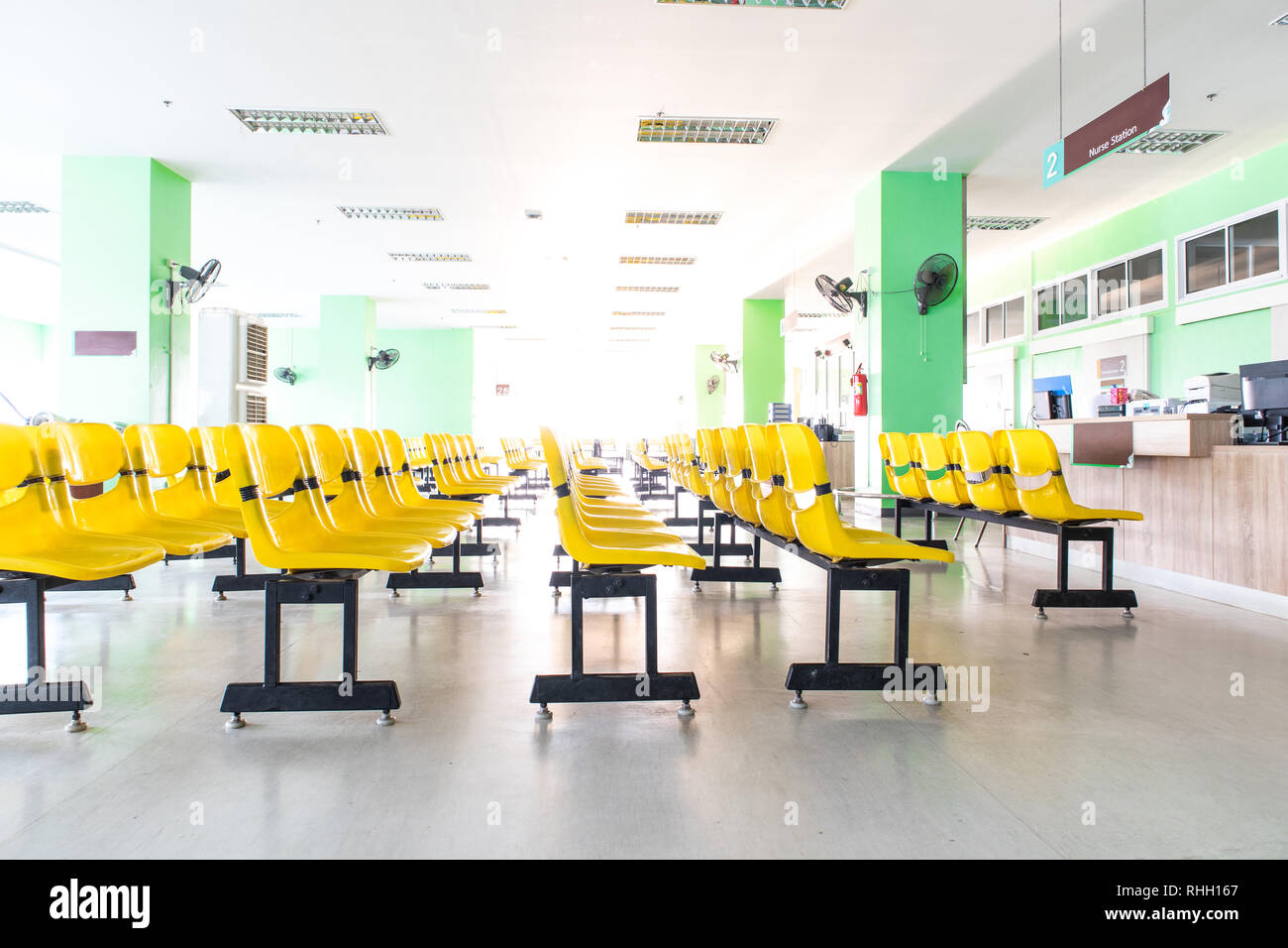 Empty hospital examination room -Fotos und -Bildmaterial in hoher ...