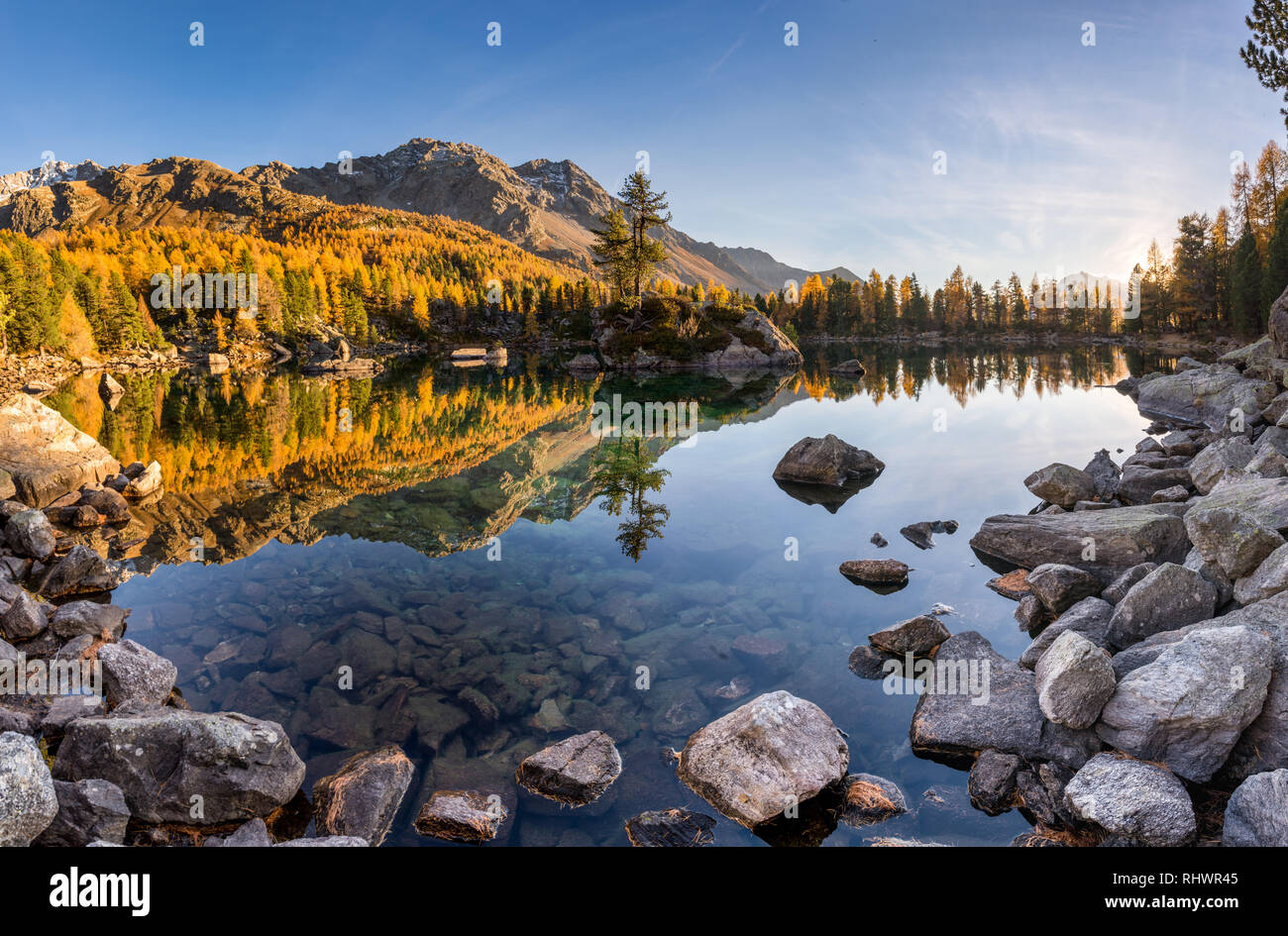 Autumn at the lago di saoseo -Fotos und -Bildmaterial in hoher ...