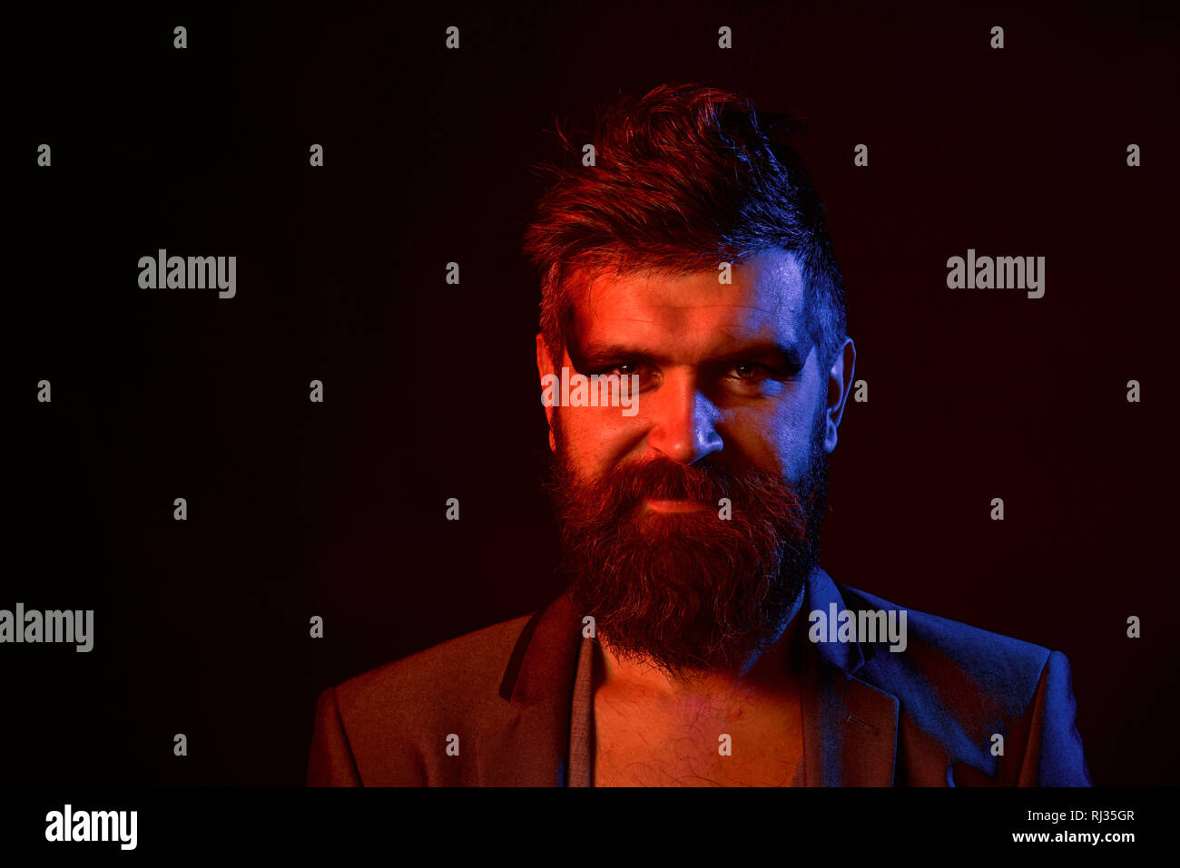 Bart Konzept. Mann mit langem Bart und Schnurrbart. Hipster mit Bart ...