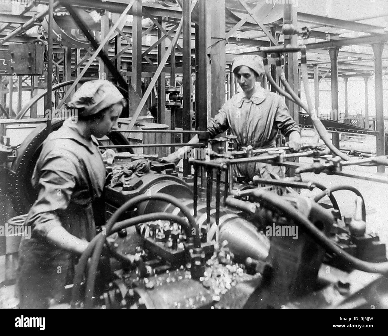 World war munitions factory Schwarzweiß-Stockfotos und -bilder - Alamy
