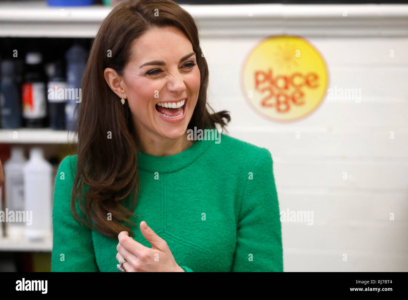 Die Herzogin von Cambridge bei einem Besuch in Lavendel Grundschule in ...