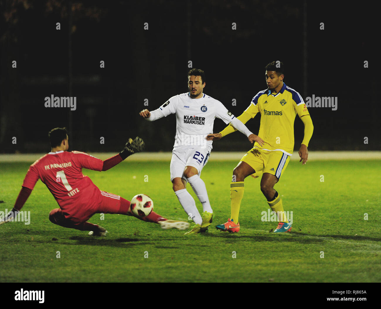 Karlsruhe, Deutschland. 05 Feb, 2019. Serena Sararer (KSC) (mi ...
