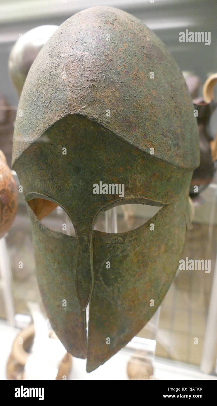 Bronzener korinthischer helm -Fotos und -Bildmaterial in hoher ...