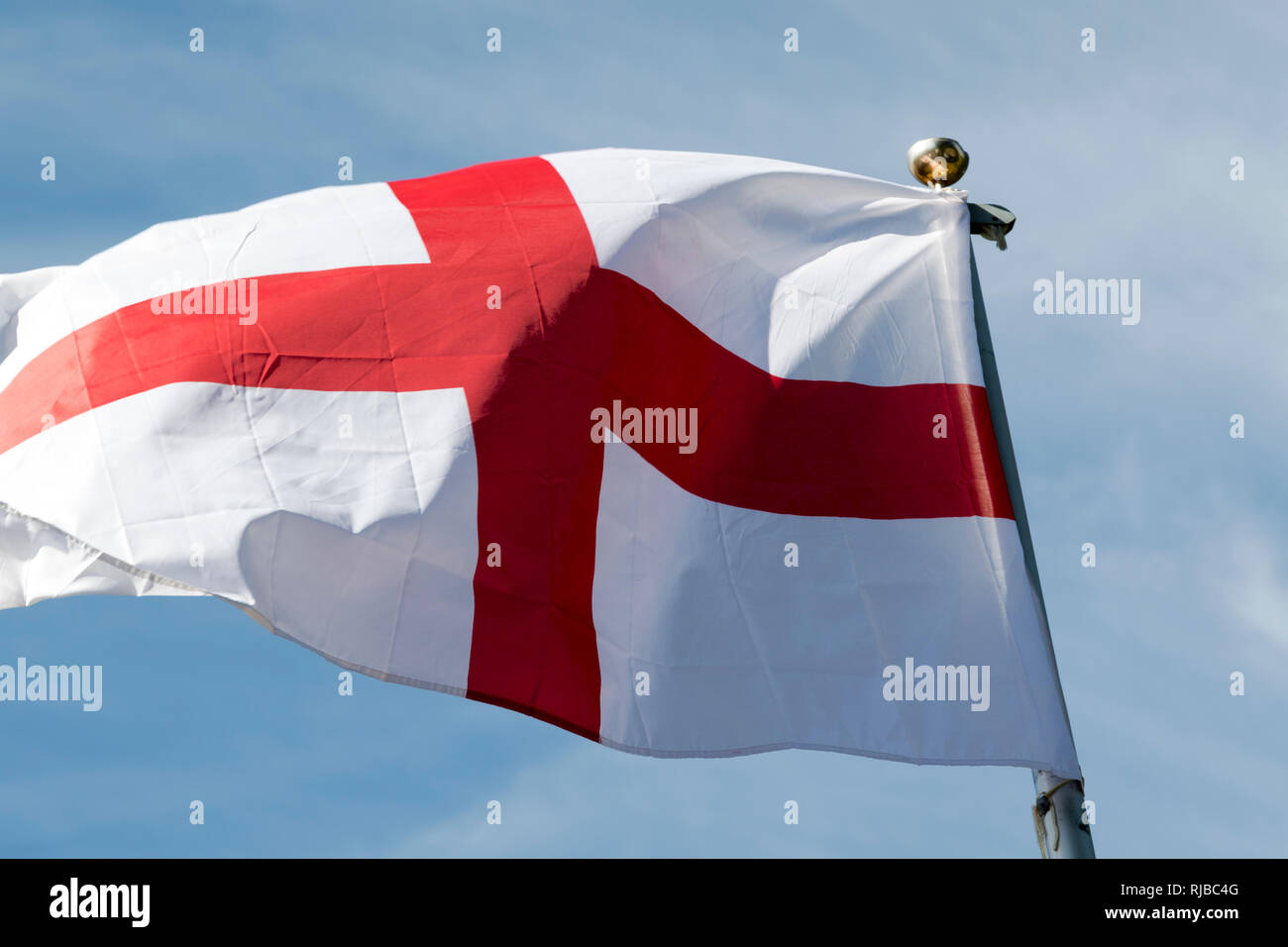 Flying st georges flagge -Fotos und -Bildmaterial in hoher Auflösung – Alamy