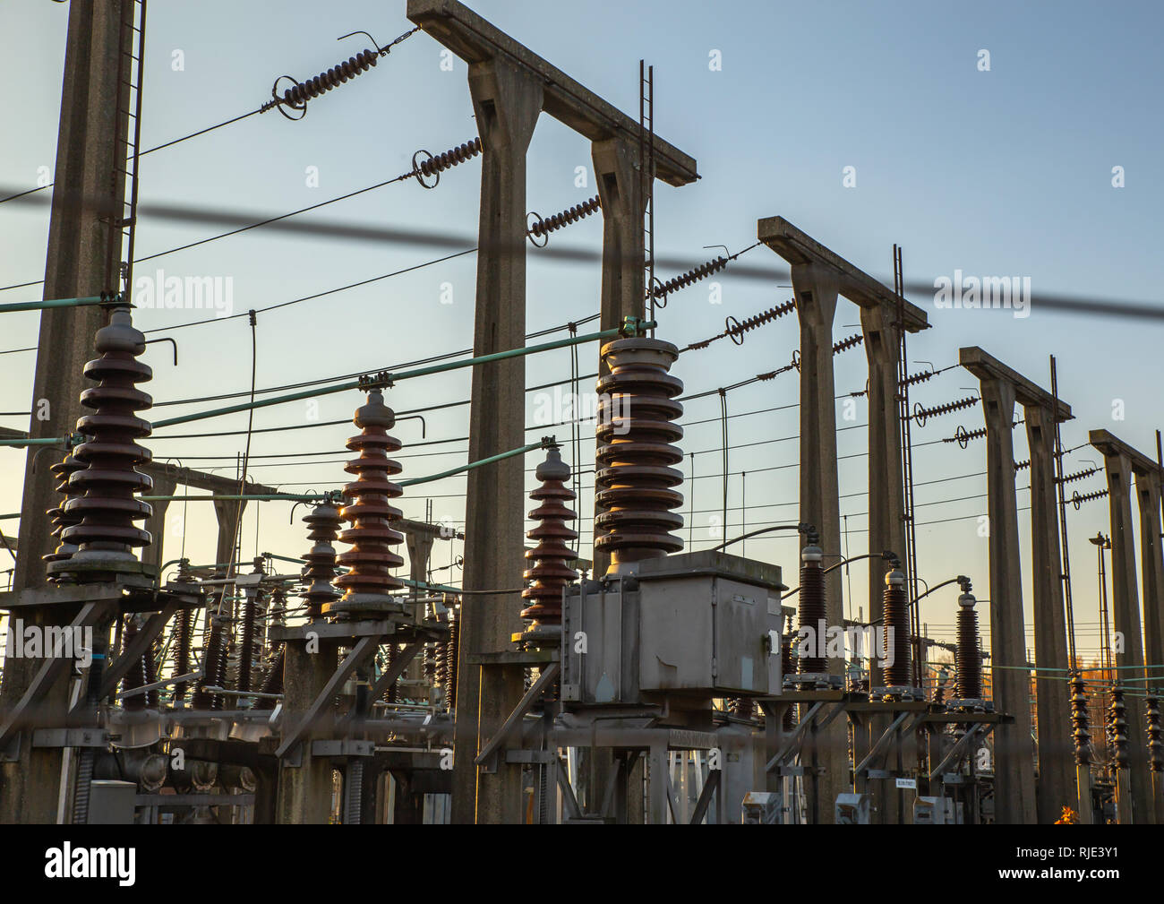 Elektrischer transformator -Fotos und -Bildmaterial in hoher Auflösung ...