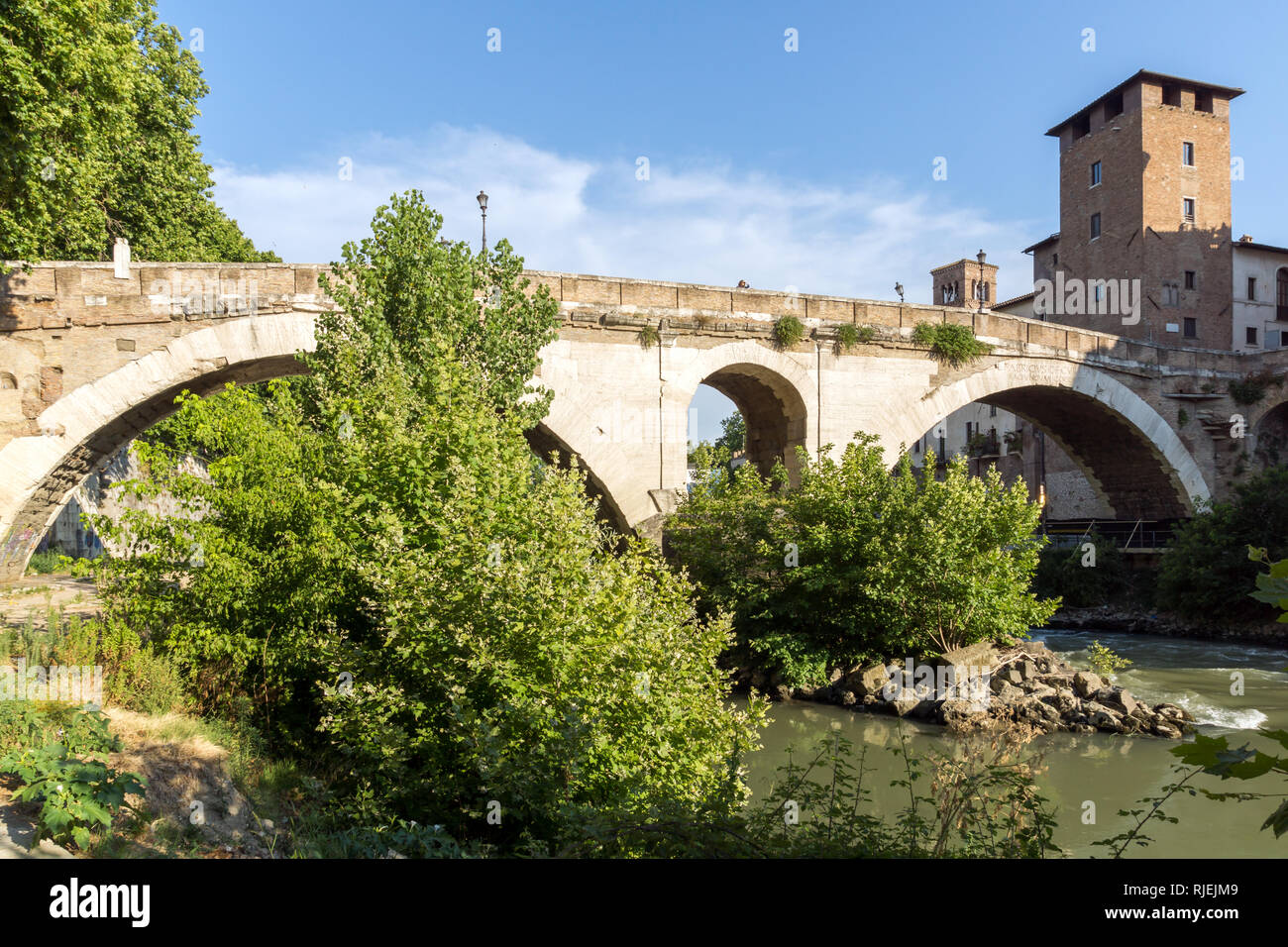 Castello caetani -Fotos und -Bildmaterial in hoher Auflösung – Alamy