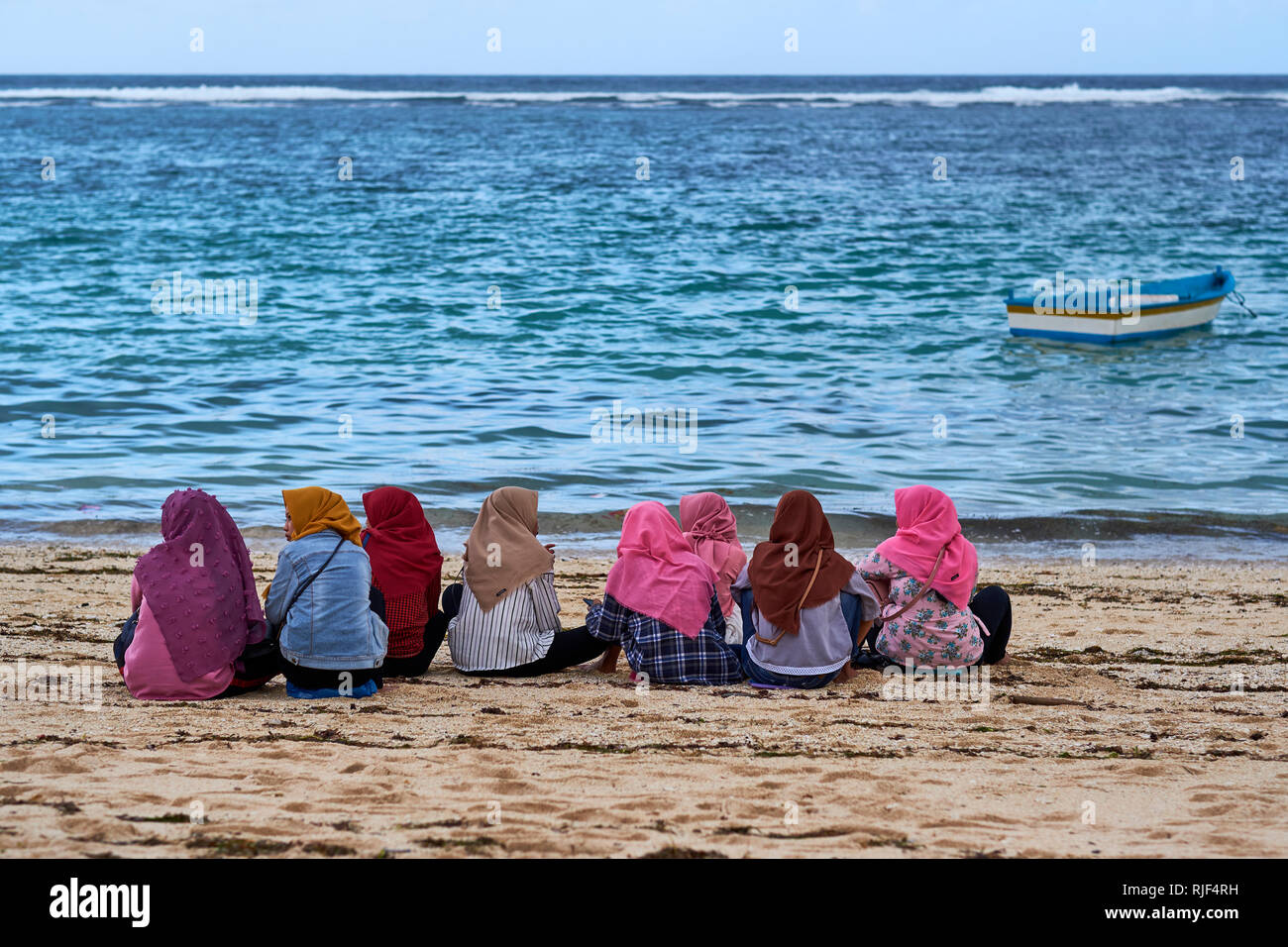 Muslimische frauen am strand Stockfotos und -bilder Kaufen - Alamy