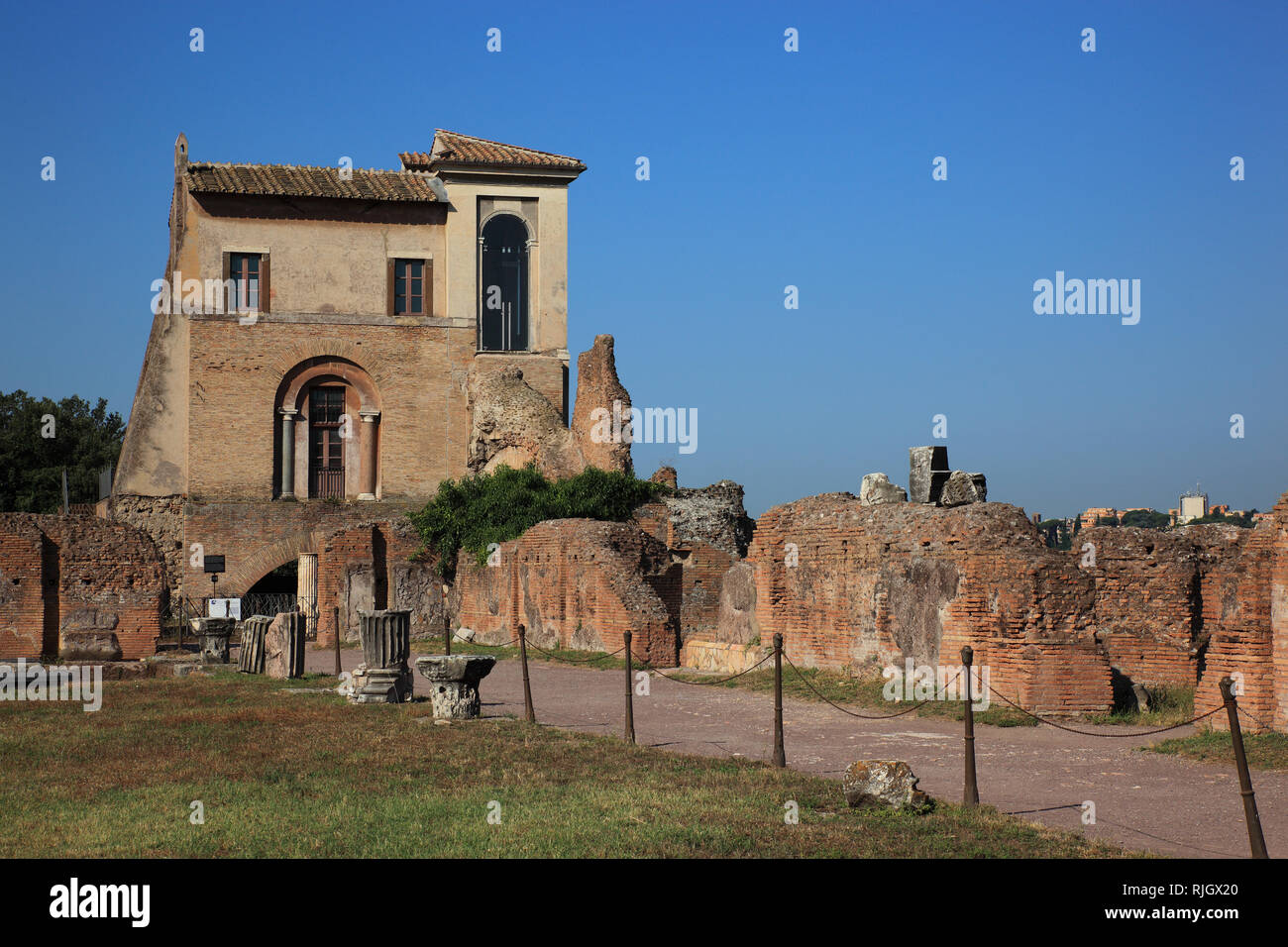 Domus flavia gebäude -Fotos und -Bildmaterial in hoher Auflösung – Alamy