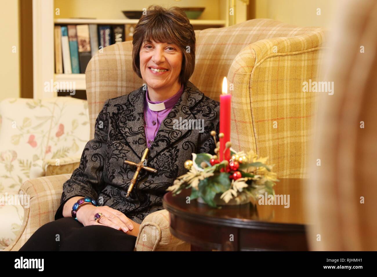 Die erste frau priester der kirche von england -Fotos und -Bildmaterial ...
