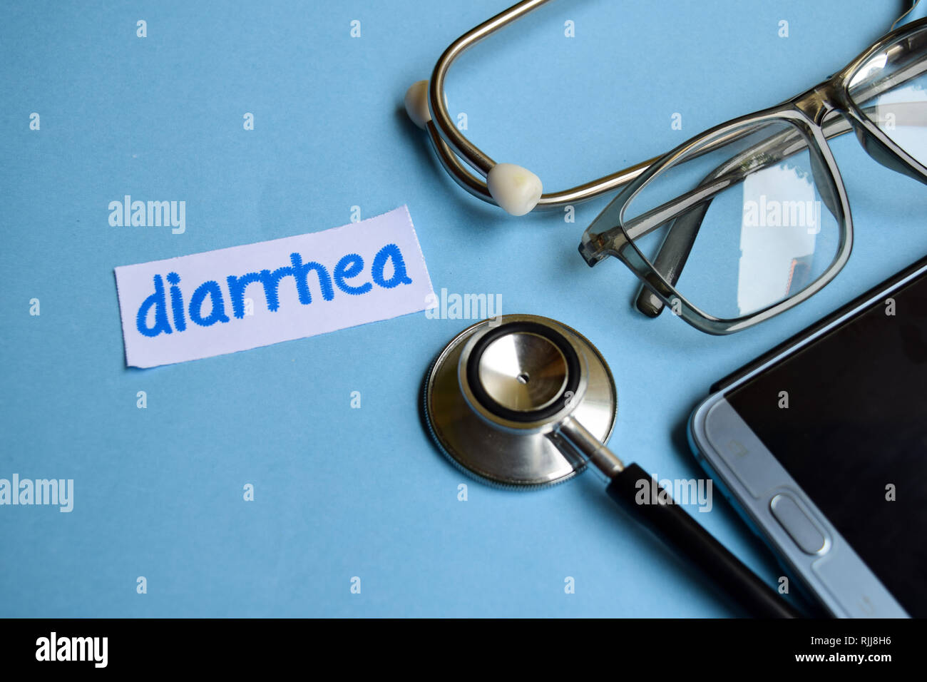 Girl toilet diarrhea -Fotos und -Bildmaterial in hoher Auflösung – Alamy