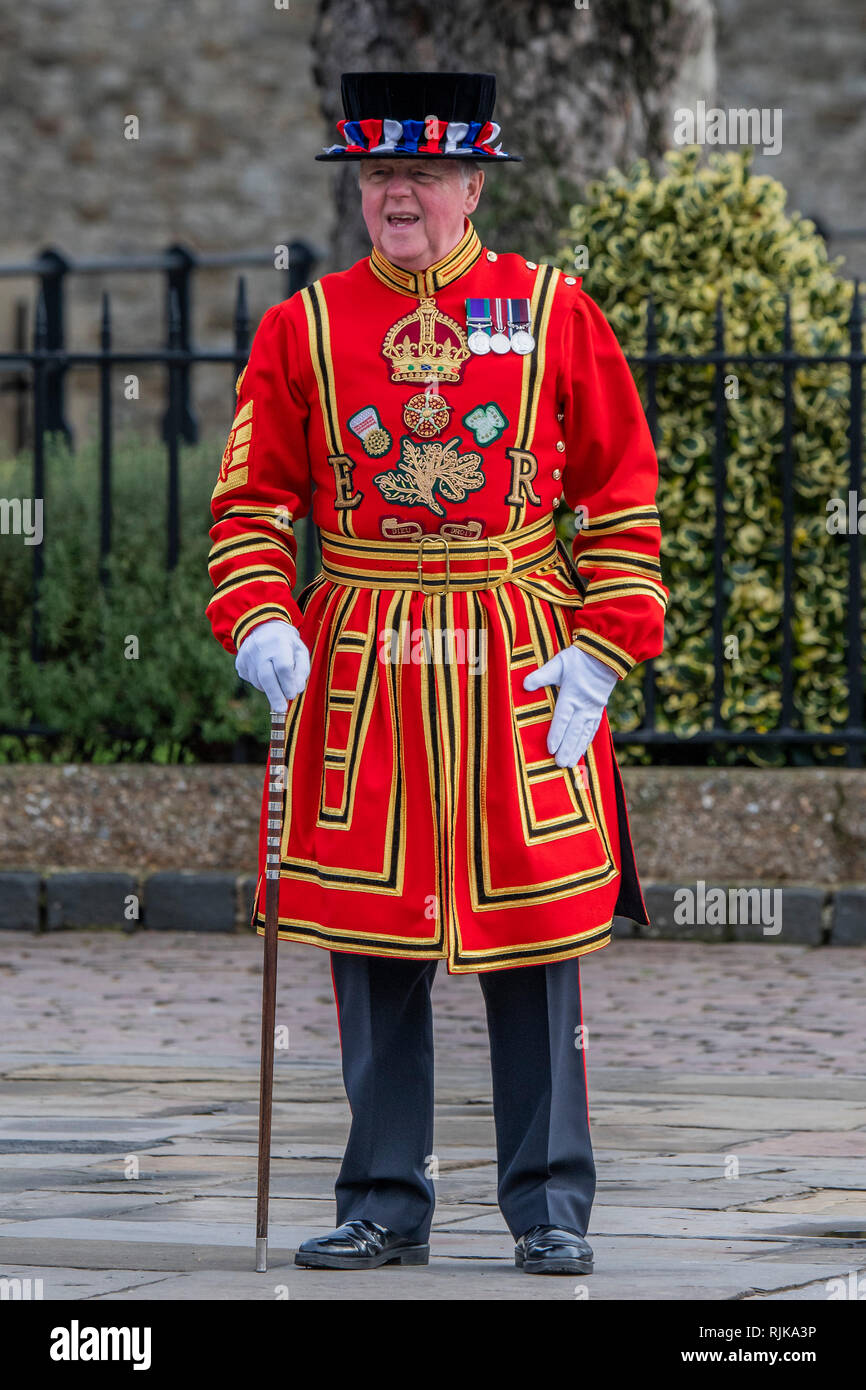 Beefeater in uniform -Fotos und -Bildmaterial in hoher Auflösung – Alamy