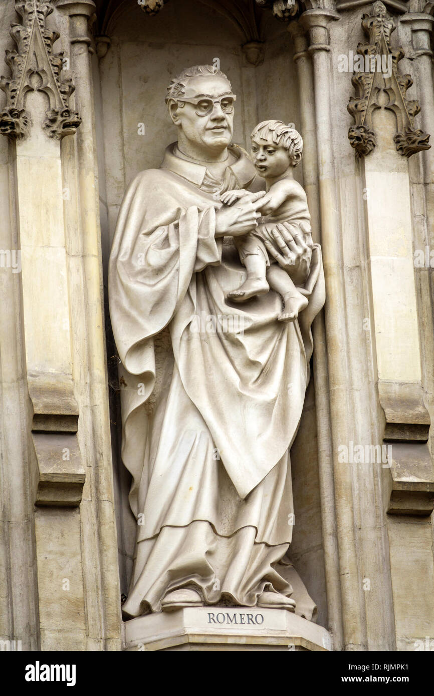 Oscar romero statue westminster abtei -Fotos und -Bildmaterial in hoher ...