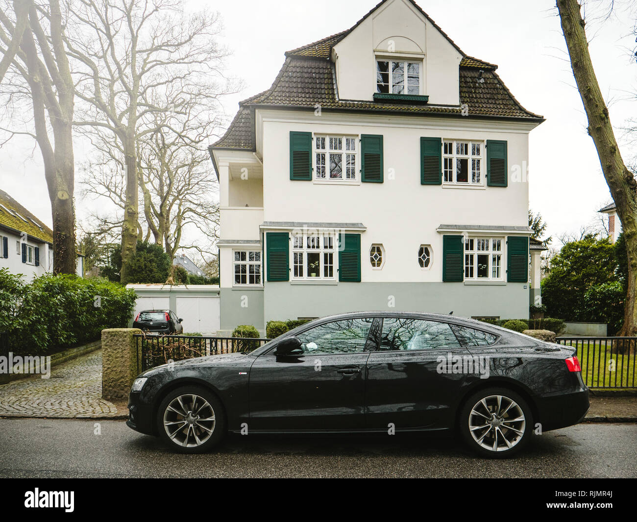 Front side view car audi -Fotos und -Bildmaterial in hoher Auflösung ...