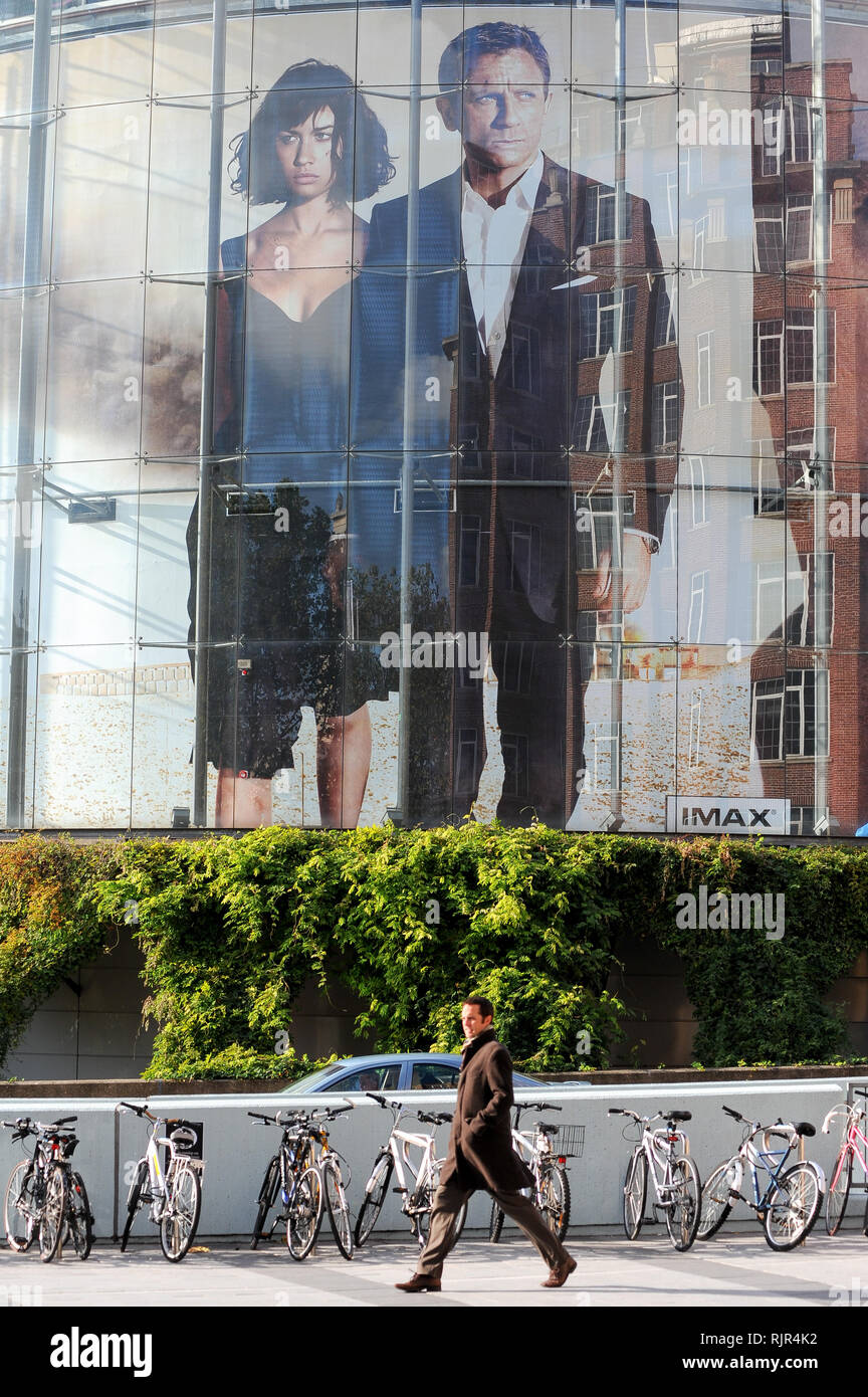 Riesige James Bond Film "Ein Quantum Trost" mit Daniel Craig und Olga ...