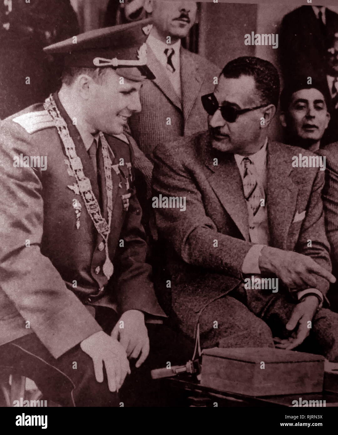 Juri Gagarin und Gamal Abdel Nasser, Stadion in Kairo, Ägypten, 1962. Gagarin (1934 - 1968) war ...